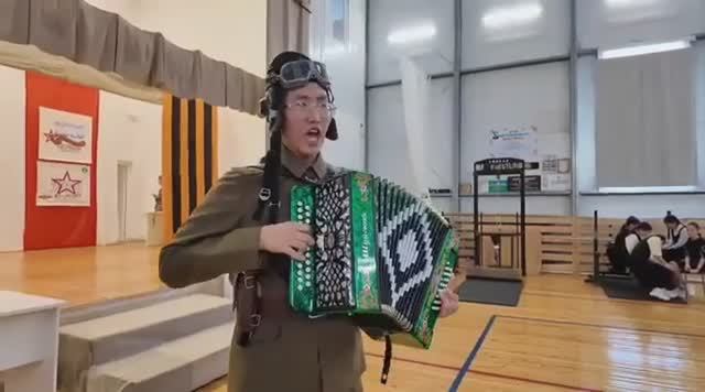 Стихи о войне до слёз читает школьник из Якутии. Стихотворение про войну читают дети. Стих на 9 мая