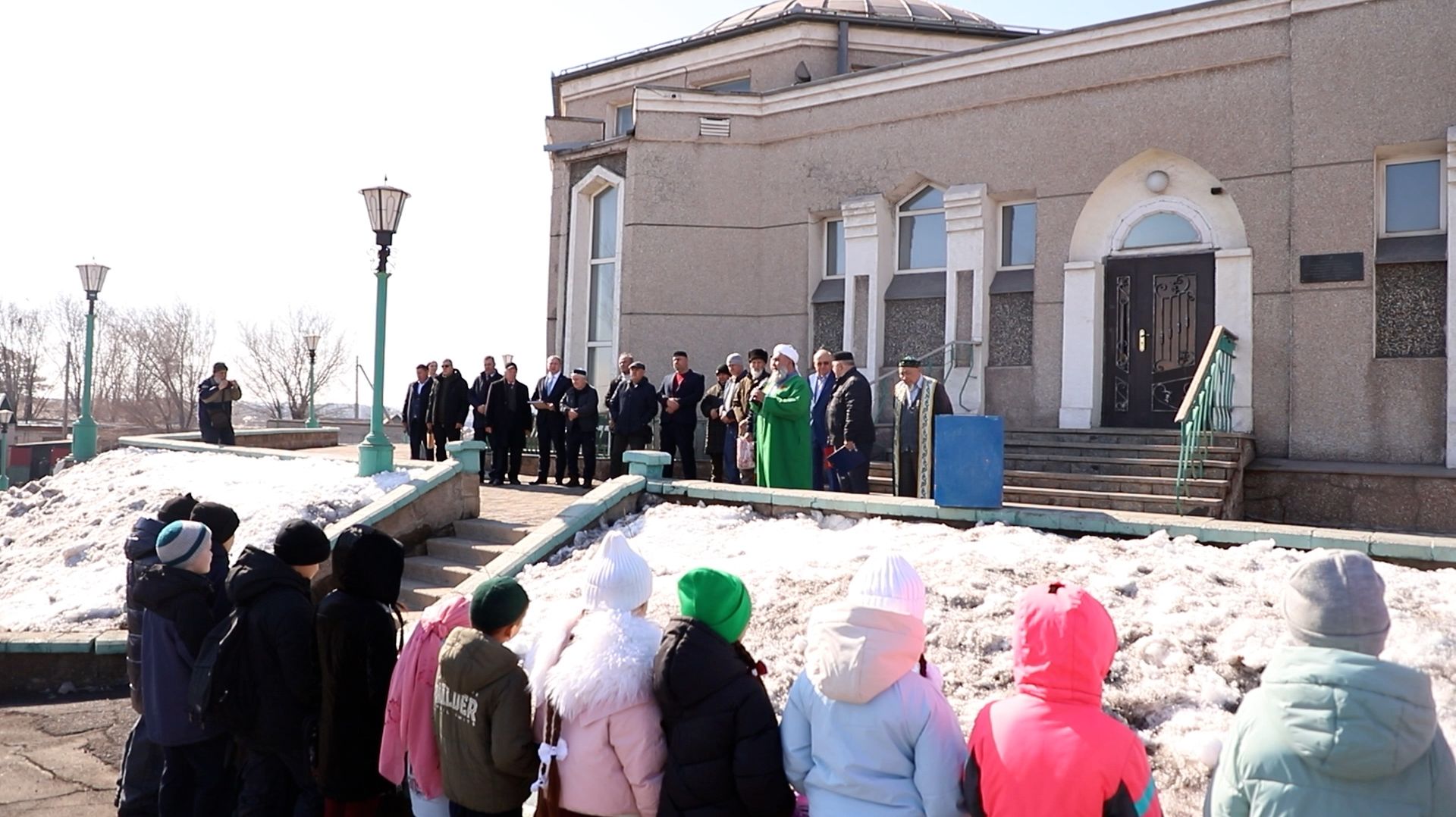 В соборной мечети мусульмане Новотроицка отметили Ураза-байрам