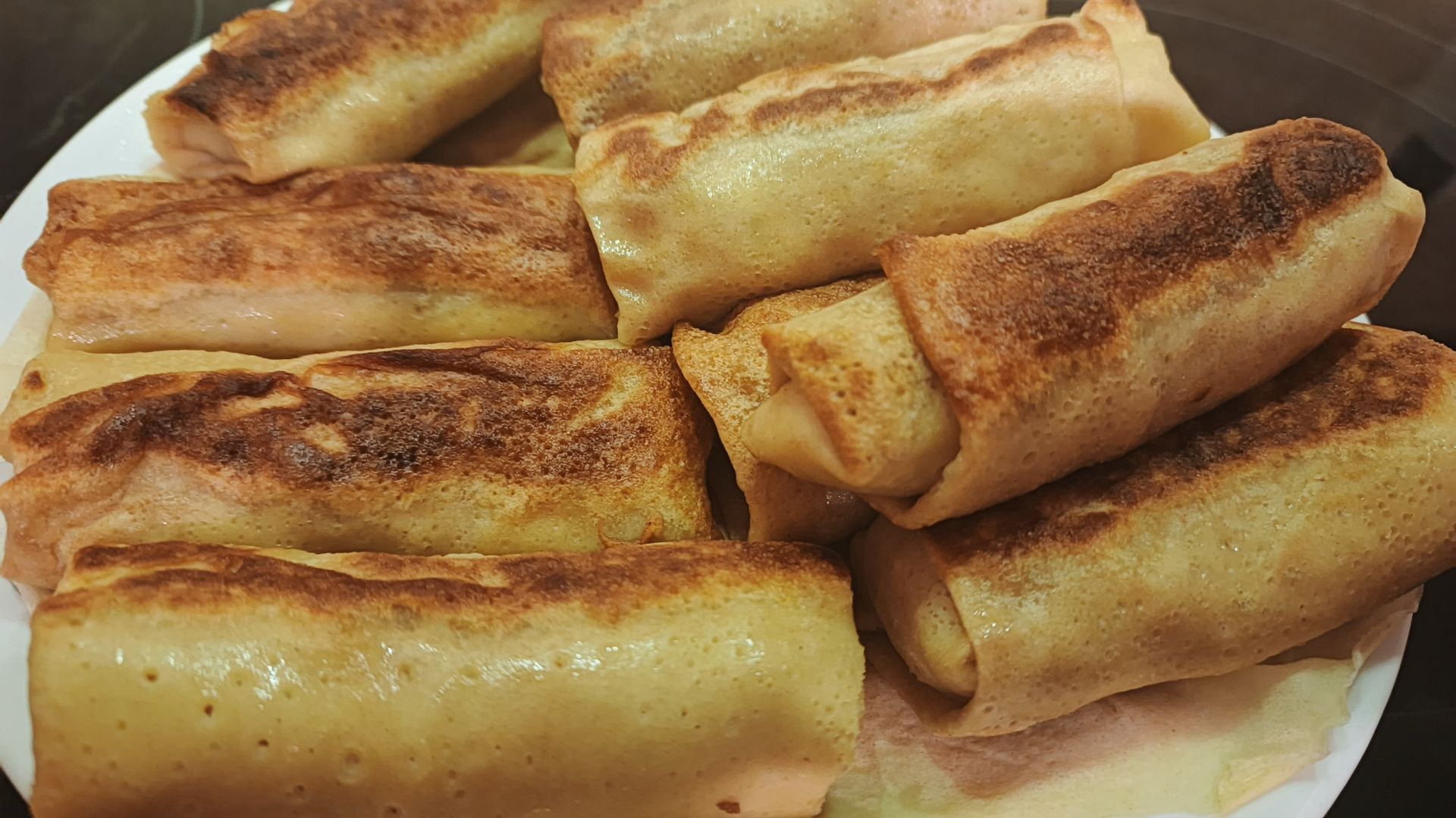 Блинчики с вкусняшкой.