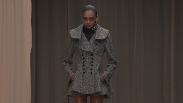 Показ женской коллекции McQueen осень-зима 2026-2027