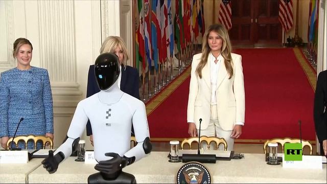 بدلا من زوجها.. ميلانيا ترامب تحضر قمة المستقبل بصحبة صديق جديد