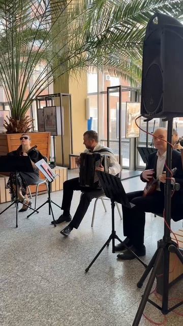 Под пальмами политеха прозвучала живая музыка 🌴