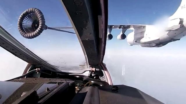 Истребители МИГ 31И  с ракетами Кинжал над Японским морем