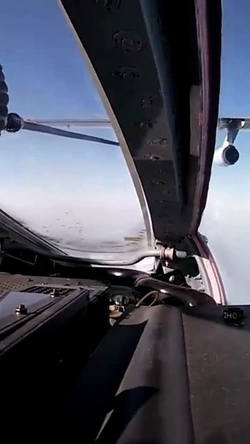 Истребители МИГ 31И  с ракетами Кинжал над Японским морем