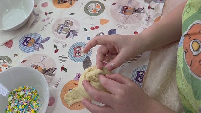 Дошколята испекли жаворонков