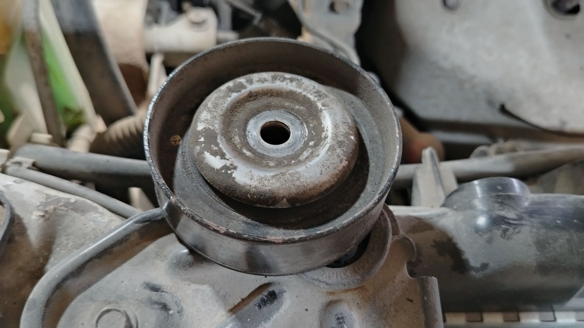 Замена ролика натяжителя ремня генератора Nissan Sanny, Nissan Almera classic, Almera N16.