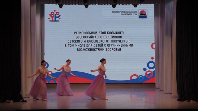 8 «Гавот», исп. образцовая хореографическая студия «Фиеста»