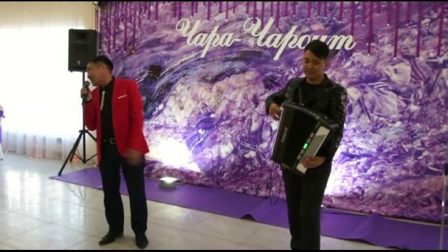 Александр Бурнашов исполняет попурри популярных якутских певцов