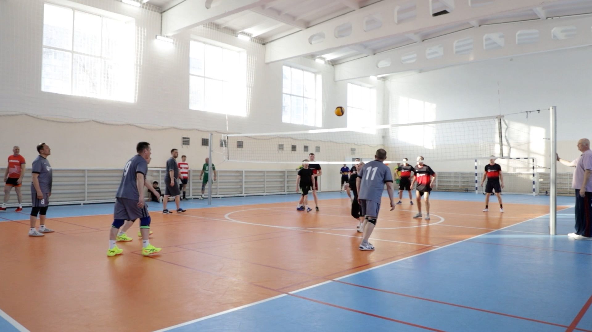 На Уральской Стали состоялся турнир по волейболу