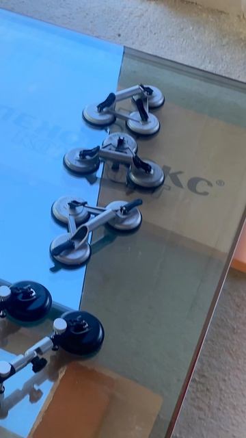 Чем монтировать тяжеленное стекло ?