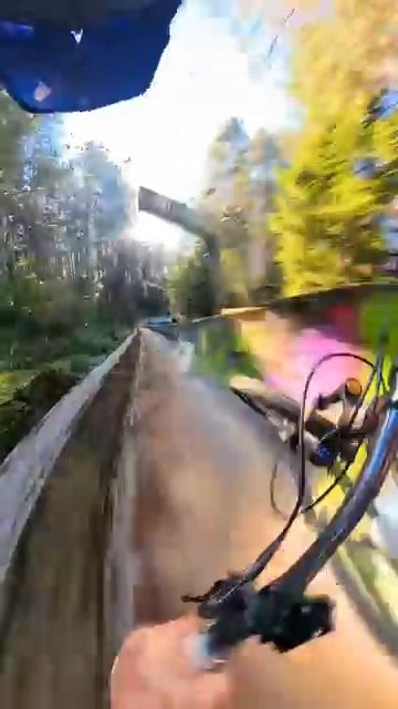 Спуститься по старой бобслейной трассе на МТБ?