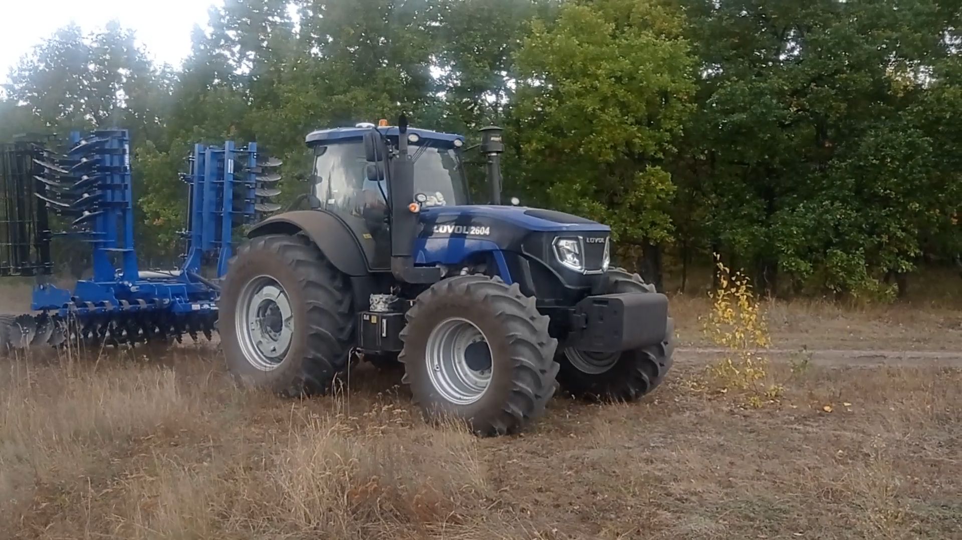 Дисковый лущильник ЛДС-6 Попова и синий трактор