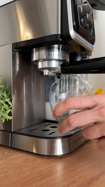 Кофеварка рожковая Stonberg ProKaffee CR 400