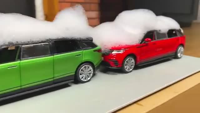 Мультики для детей про машинки . Яркий детский мультик про разноцветные машинки .