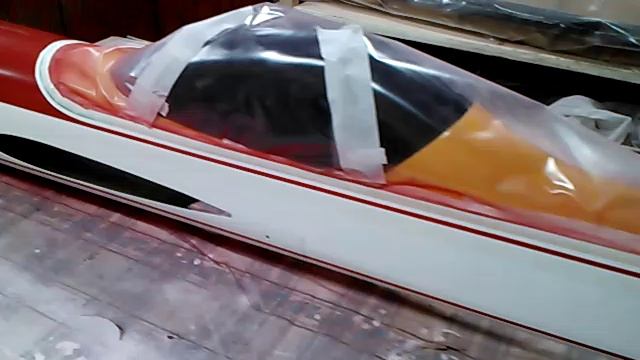 №18- Снял маскировку после покраски красным цветом на фюзеляже.