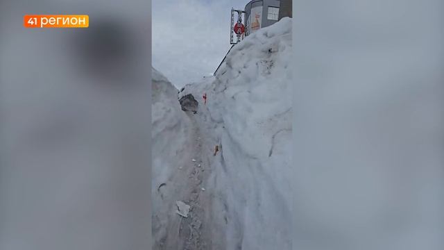 СНЕЖНЫЕ ТУННЕЛИ НА «СИЛУЭТЕ» В ПЕТРОПАВЛОВСКЕ НЕ РАСТАЯЛИ К КОНЦУ МАРТА • БЕЗ КОММЕНТАРИЕВ