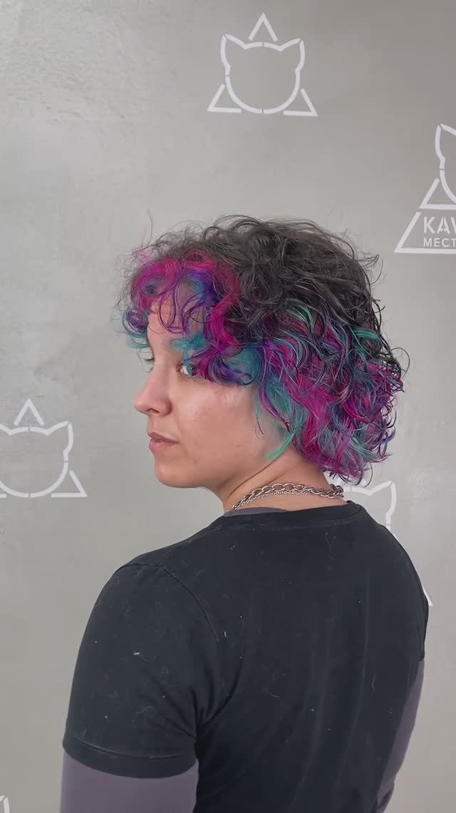 Буйство цвета на кудрявых волосах. Как выглядит скрытое окрашивание на кудрявых волосах? Вот так!