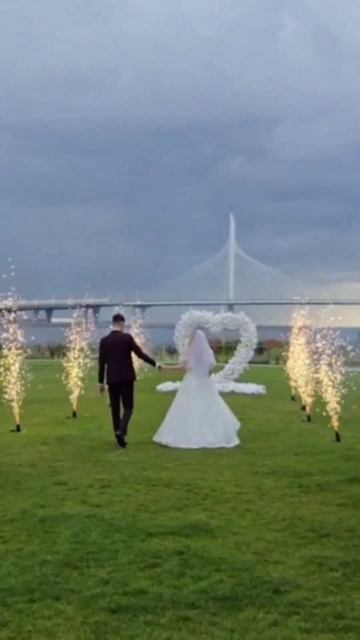 Свадебные фонтаны, арка+фотозона и дымовой салют в СПб