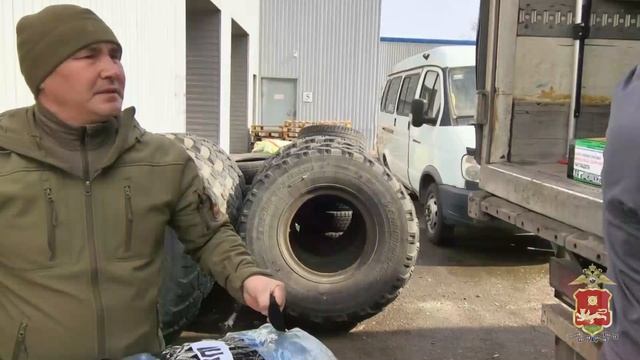 Полицейские Хакасии, ветераны МВД и общественники направили в зону СВО гуманитарный груз для бойцов