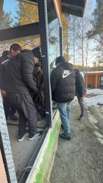 Установка стеклопакета весом 355 кг. КП «Заповедник», Жемчужный