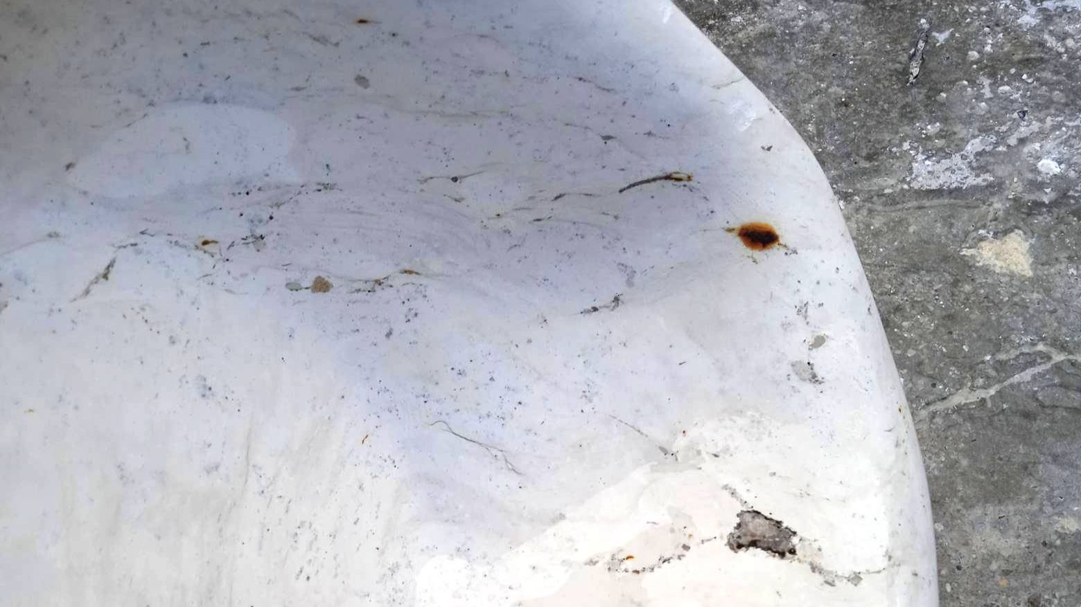 Изготовление чашы для раковины из фарфорового опала ручным инструментом