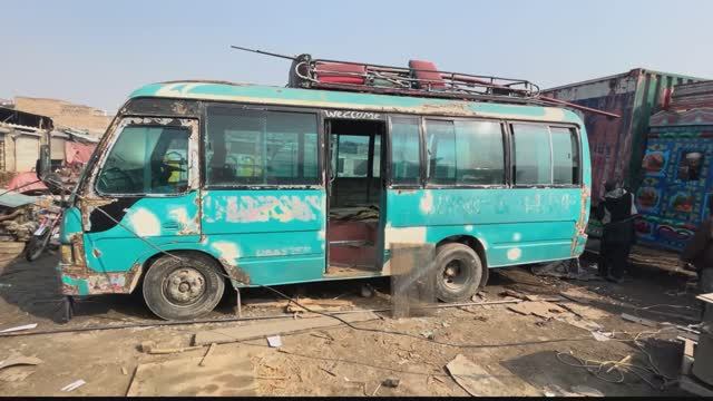 Пакистанская реставрация 50-летнего автобуса
