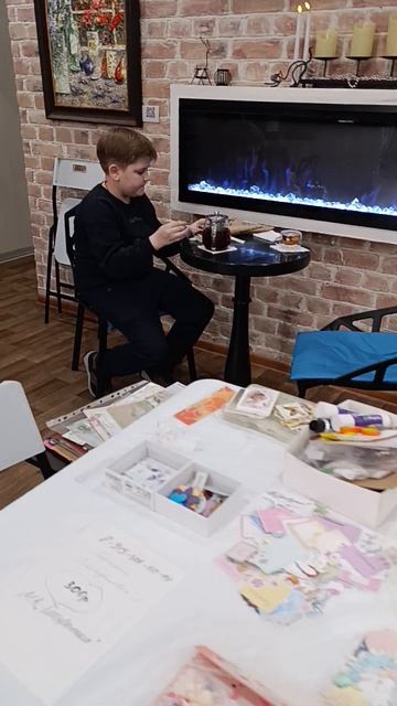 участвовал в мини ярмарке перед 8 марта. Наш творческий столик: миниатюра 1:12, открытки, фотоальбмы