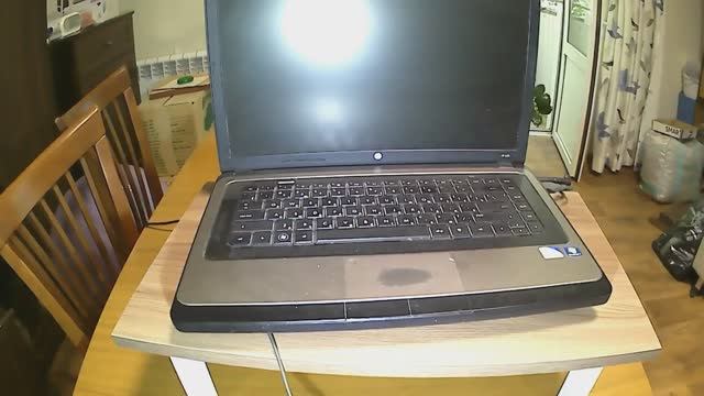 Удобный столик для ноутбука своими руками.