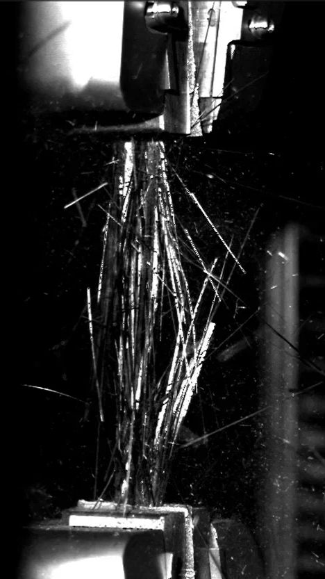 Во-первых, это красиво: разрушение композитного материала