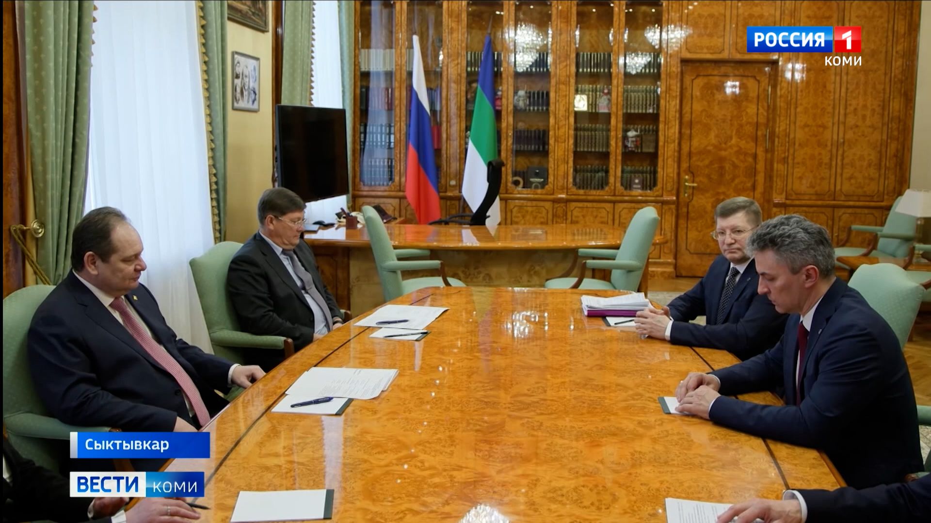 Глава Коми провёл рабочую встречу с начальником Северо-Западного главного управления Банка России