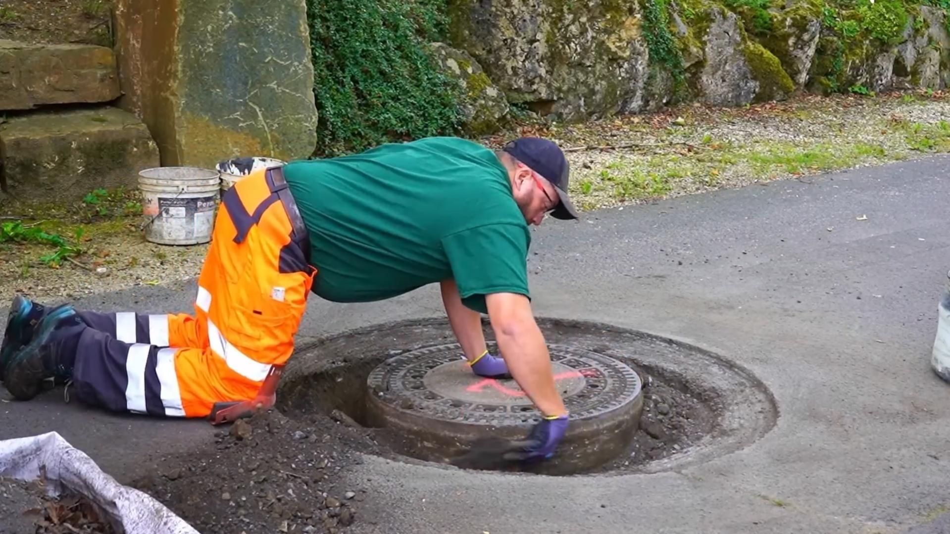 Как в Германии за несколько минут чинят люки на улицах + бонусы