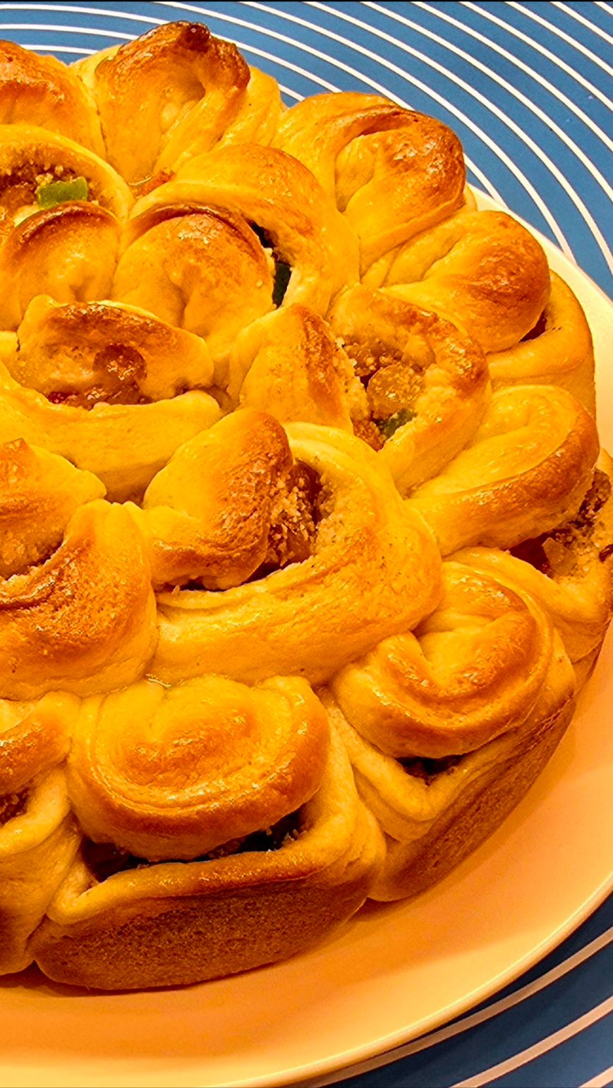 Пирог 'Хризантема' заменит кулич на пасхальном столе