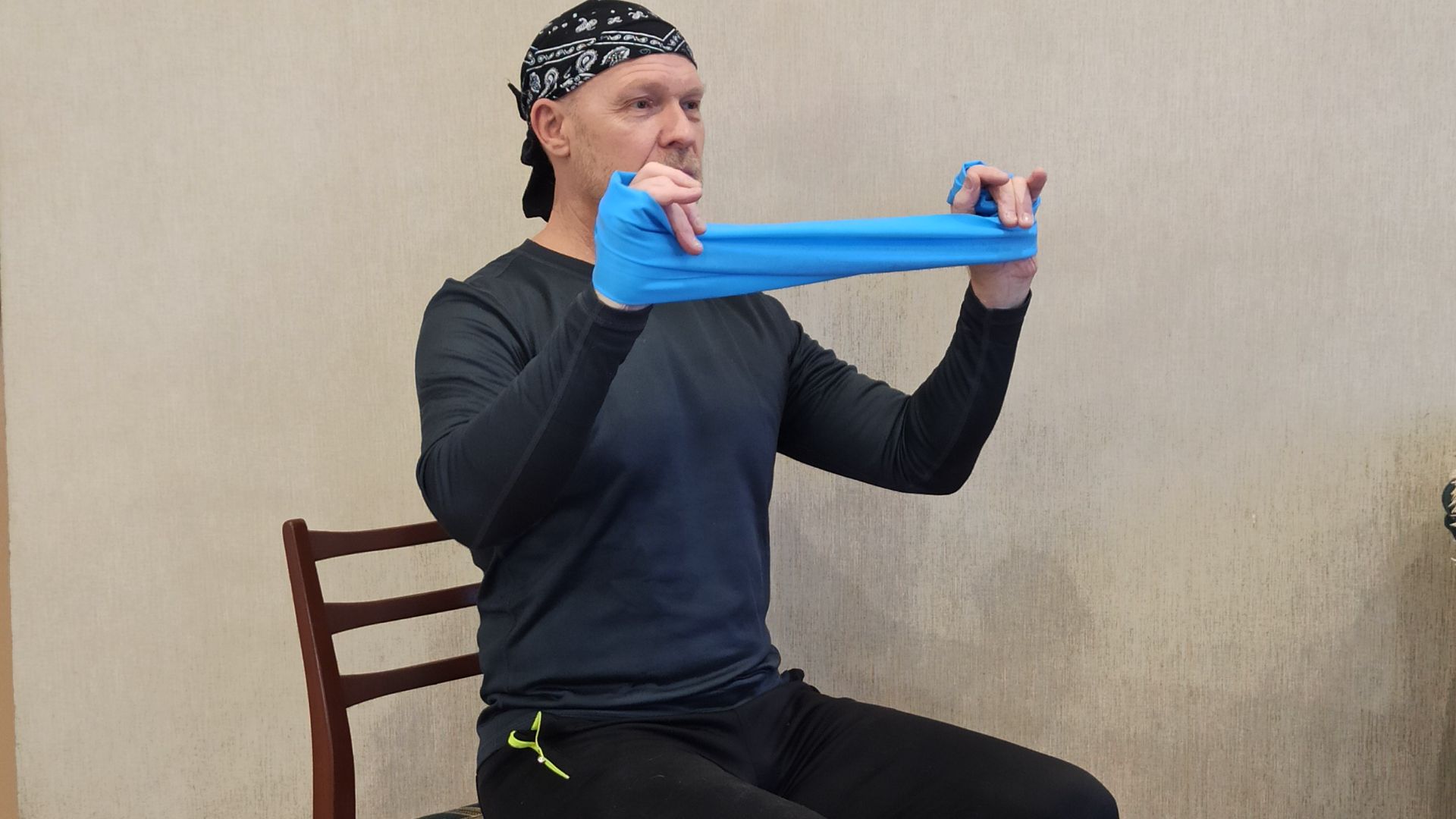 26- Горизонтальное растягивание  (Pull apart II)