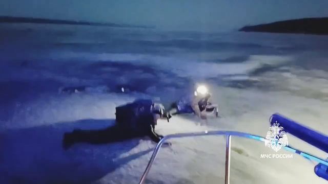 Промоины отрезали от берега: в Татарстане спасли четырех любителей подледного лова