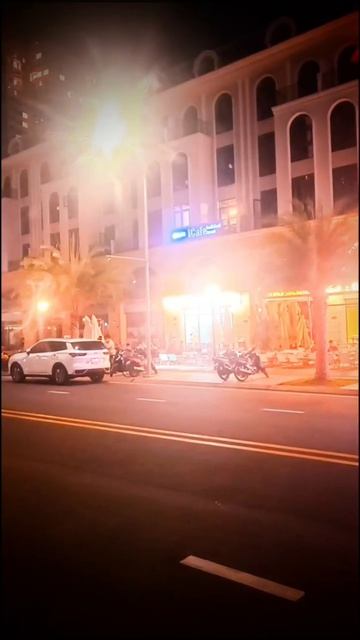 Вечерний Хошимин: магия огней и современной архитектуры ✨