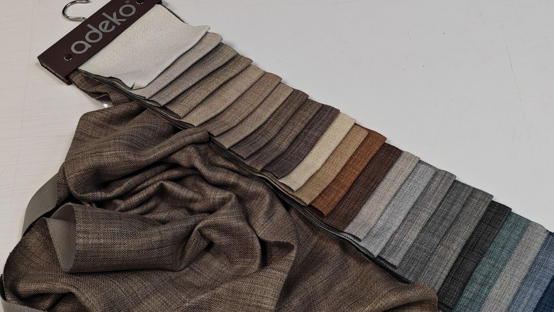 Портьерная ткань Adeko арт. Pera Dimout