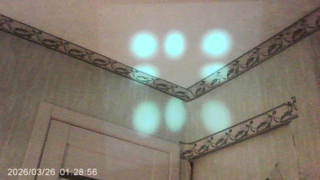 8-лучевая Свето-Динамическая Композиция: проецирована видеопроектором в угол потолка