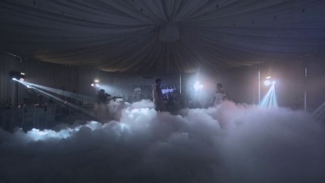 Тяжелый дым на свадьбу. Первый танец в облаках в СПб.