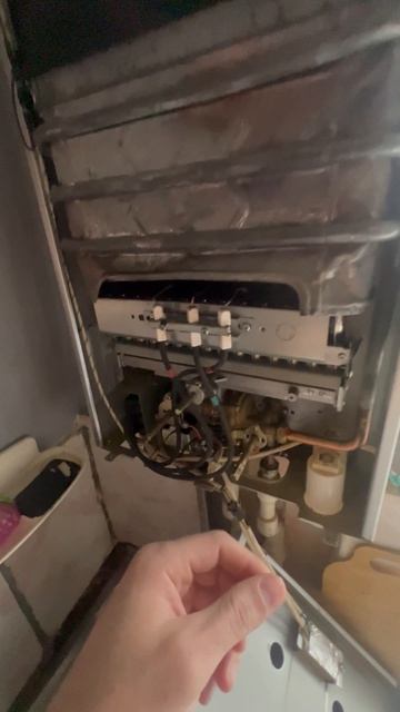 Как из Газовой колонки на БАТАРЕЙКАХ сделать ЭЛЕКТРИЧЕСКУЮ!!!!!!!!!!!!!!!