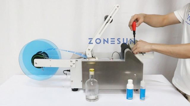 Как быстро наклеить этикетку на бутылку? Станок ZONESUN LT-50 для малого бизнеса