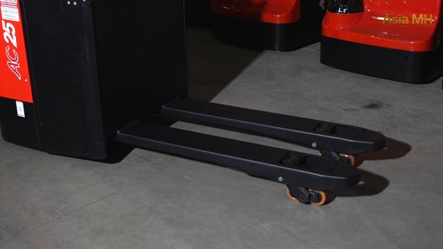 Транспортировщик паллет HELI г/п 2-3 тонны с платформой для оператора