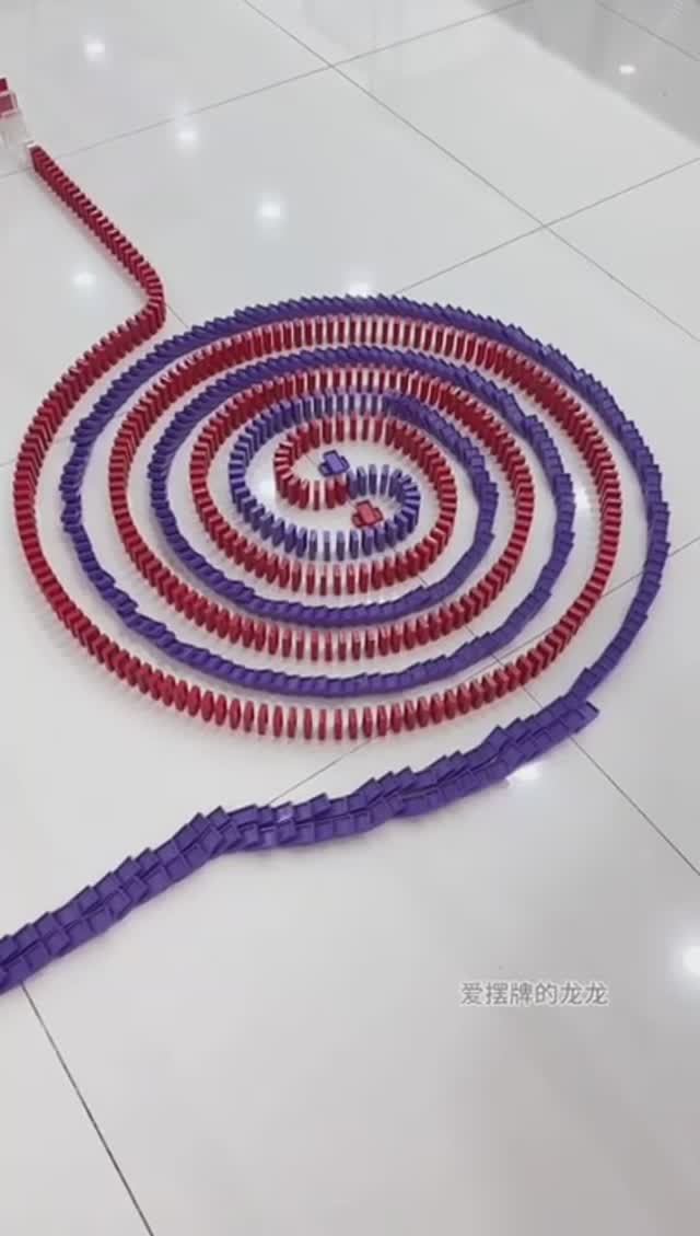 Домино и карты. Цепная реакция.