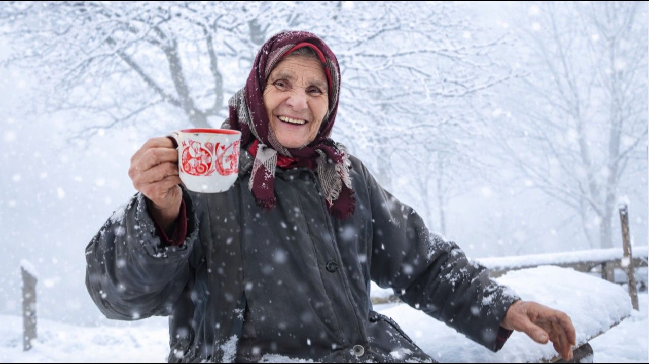 Ее зовут Ханна. Ей 85 лет, и она живет вдали от цивилизации, высоко в горах.