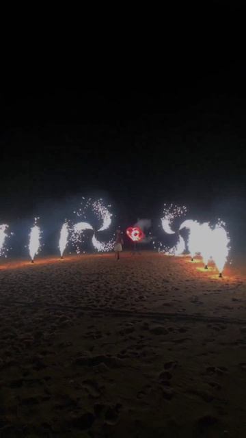 Как сделать красивое предложение руки и сердца в СПб. Пиротехническое шоу с сердцами и фонтанами.