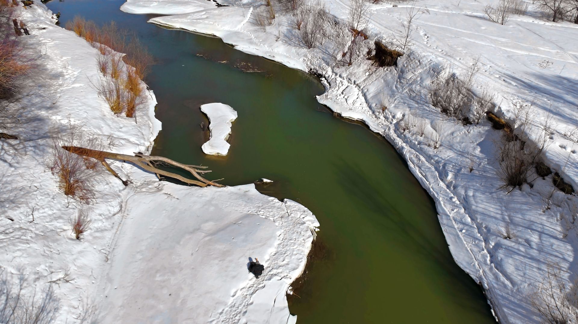 Ультралайт рыбалка на весенней реке! МОРМЫШИНГ 2026. Разная рыба на XUL спиннинг