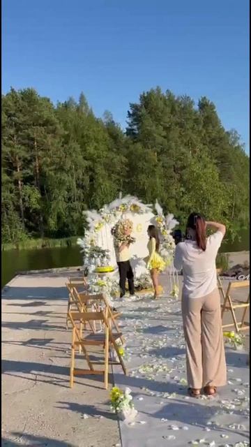 Предложение руки и сердца с дымовым салютом на 100 лучей.