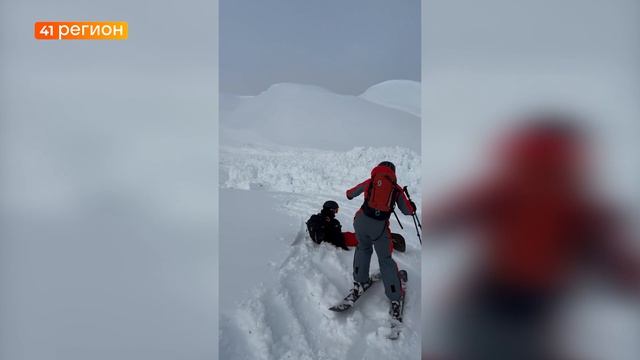 ЛАВИНА СОШЛА НА ГЛАЗАХ СНОУБОРДИСТОВ С ОДНОГО ИЗ «ДОМАШНИХ» ВУЛКАНОВ – ЛЮДИ НЕ ПОСТРАДАЛИ