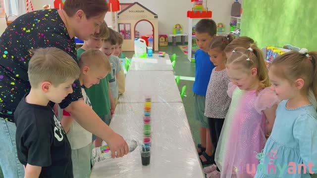 "Вулкан"- опыты с водой, уксусом, содой, красителем и жидким мылом у детей старшей группы