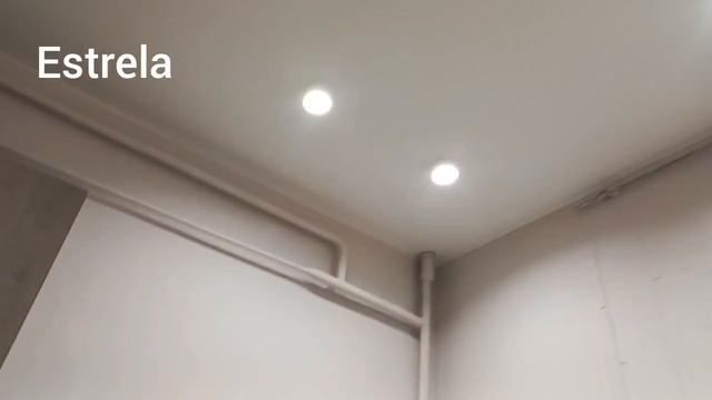 Матовый натяжной потолок в гостиную