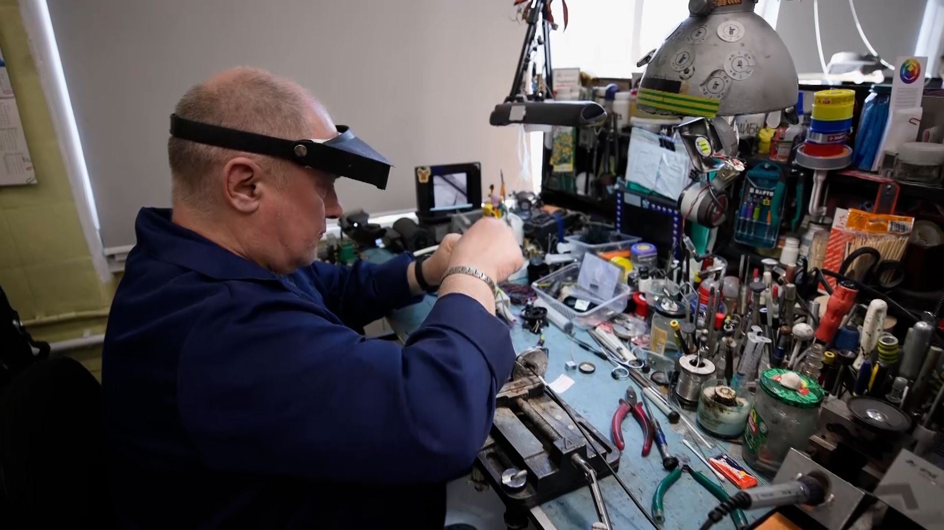 Ключ к профессии. Оптик-механик